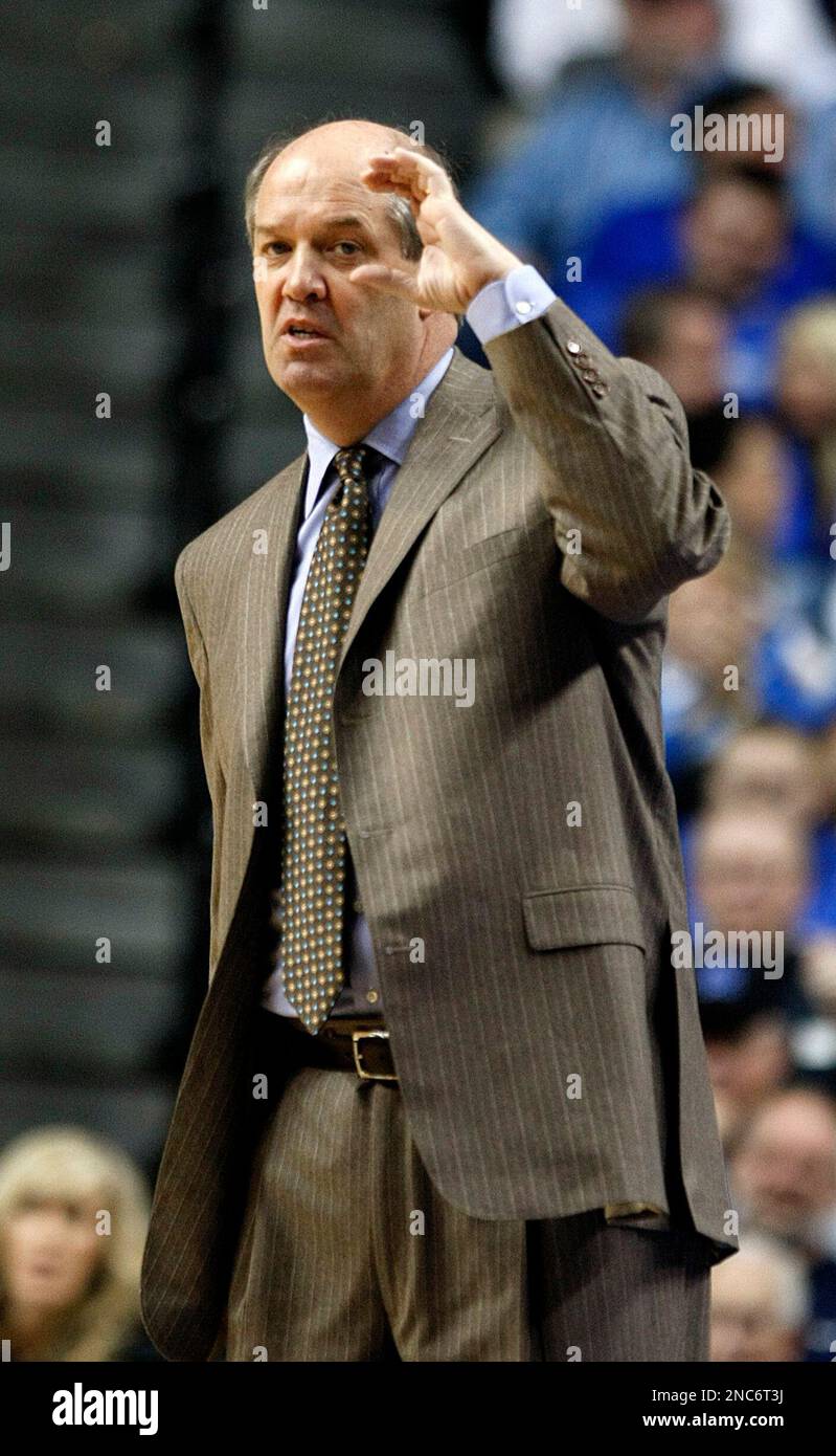 Vanderbilt head coach Kevin Stallings calls a play for his team during ...