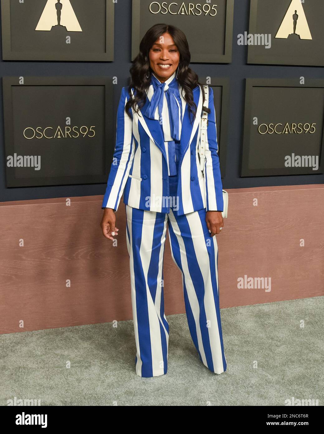 Angela bassett oscars hi-res stock photography and images - Alamy
