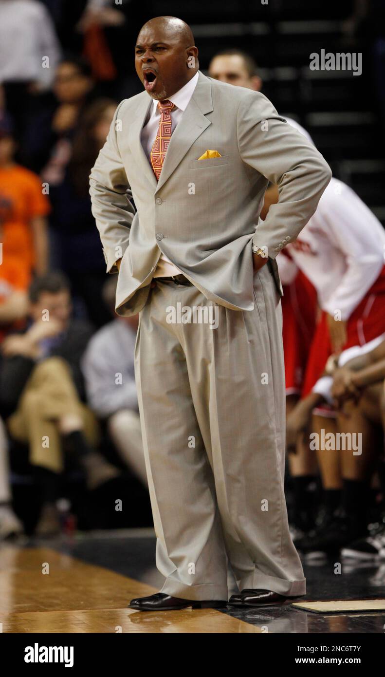 North Carolina State coach Sidney Lowe yells to his team during the ...