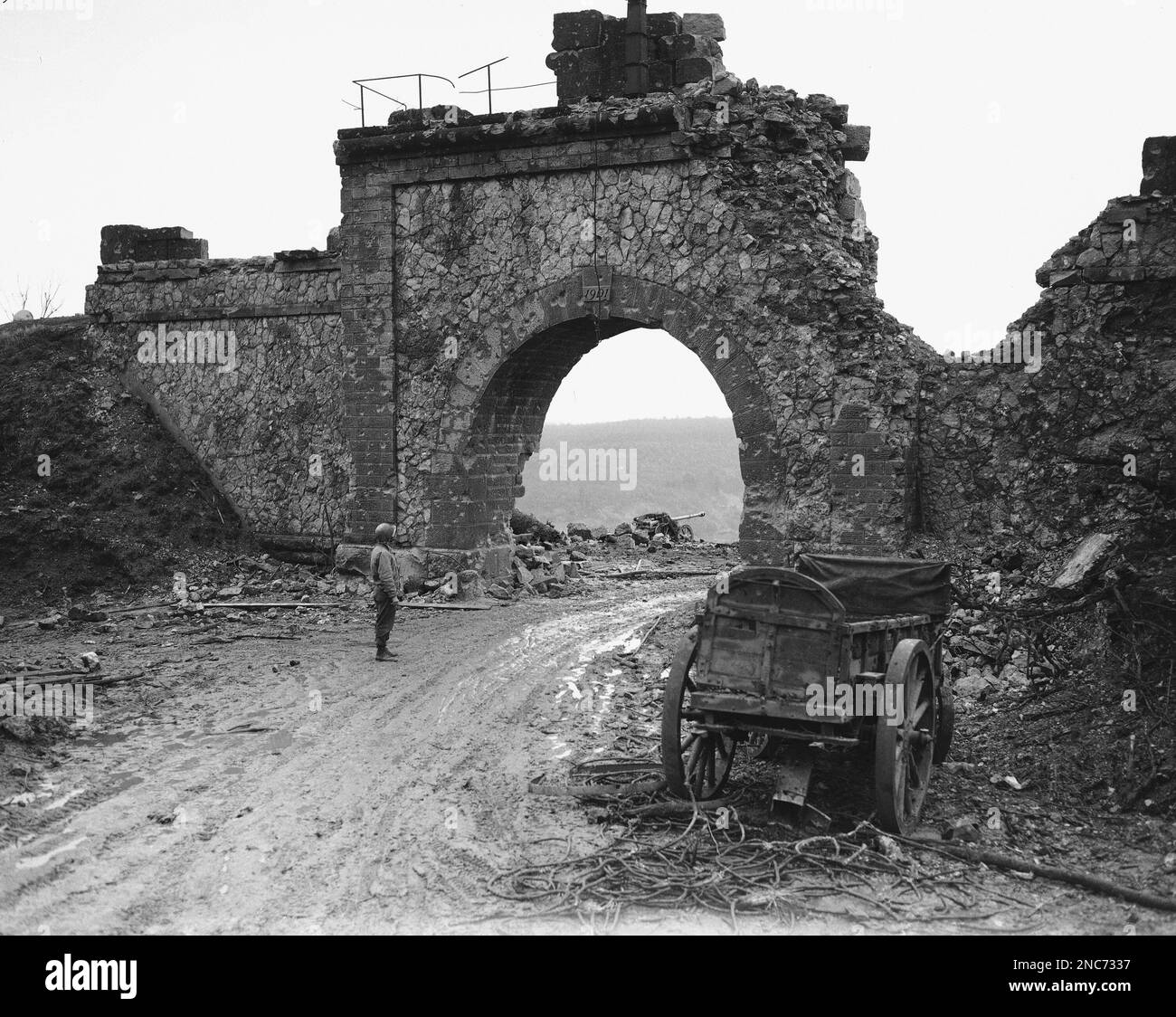 An American soldier surveys the ruins of the main gate at Fort Driant ...