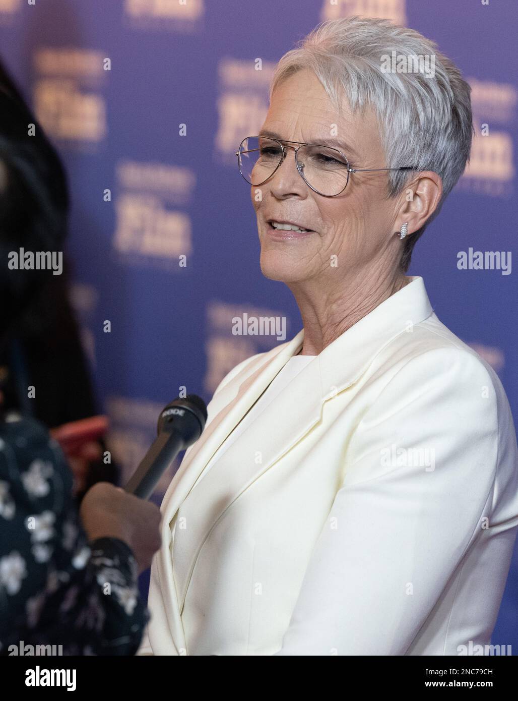 Jamie Lee Curtis on the red carpet for the Maltin Modern Master Award ...