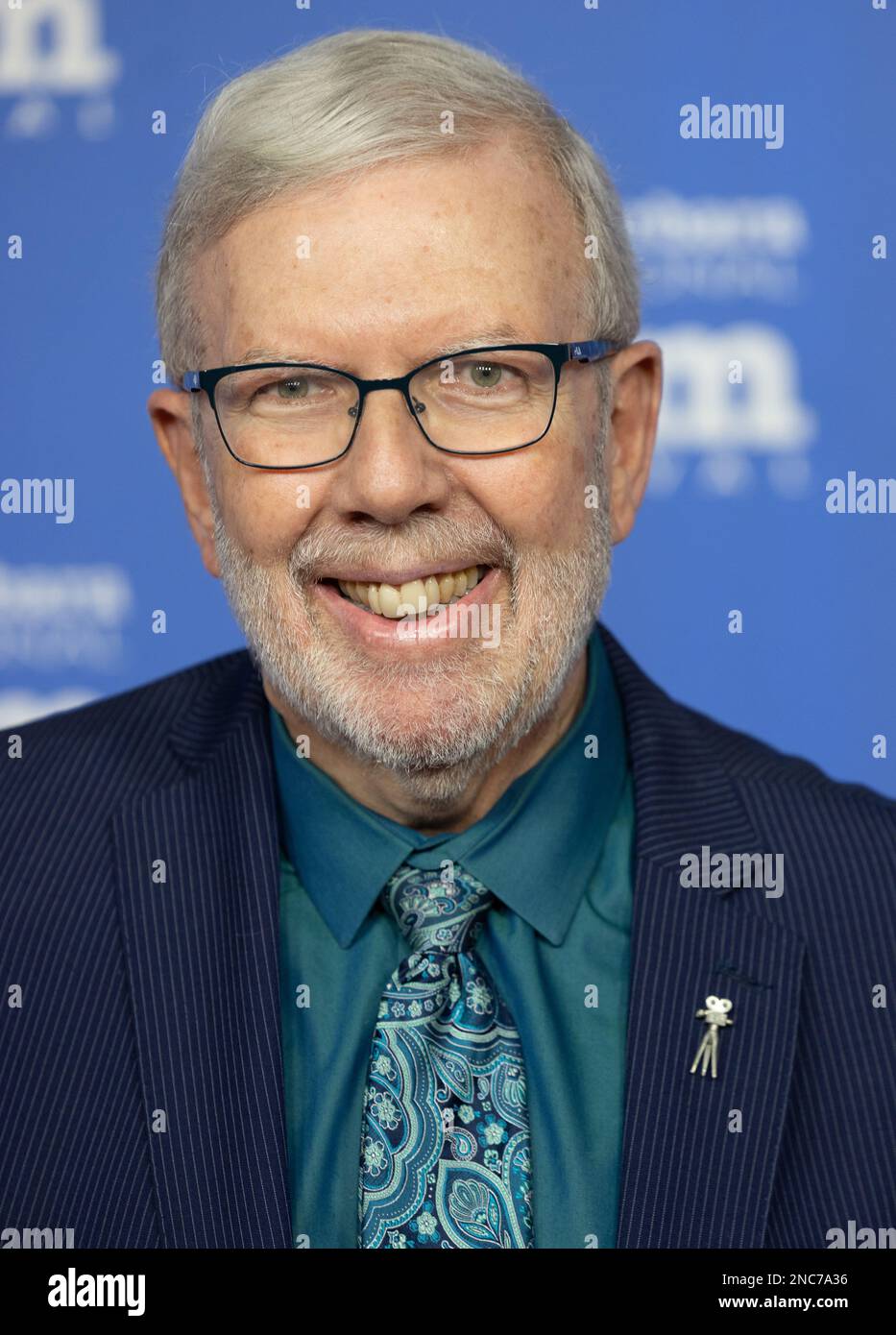 Leonard Maltin on the red carpet for Jamie Lee Curtis at the Maltin ...