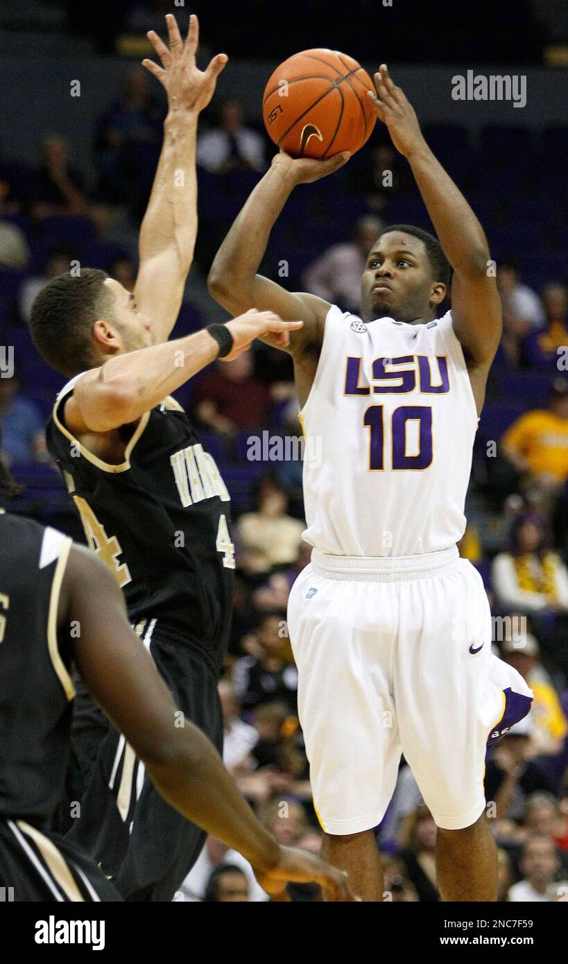 LSU guard Andre Stringer (10) shoots over Vanderbilt forward Jeffery ...