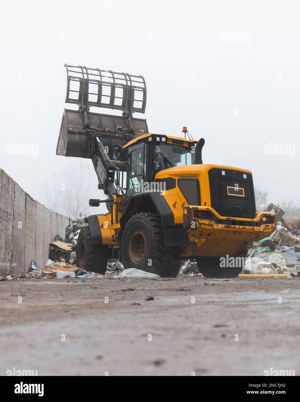 Heavy machine front end loader hi-res stock photography and images - Alamy