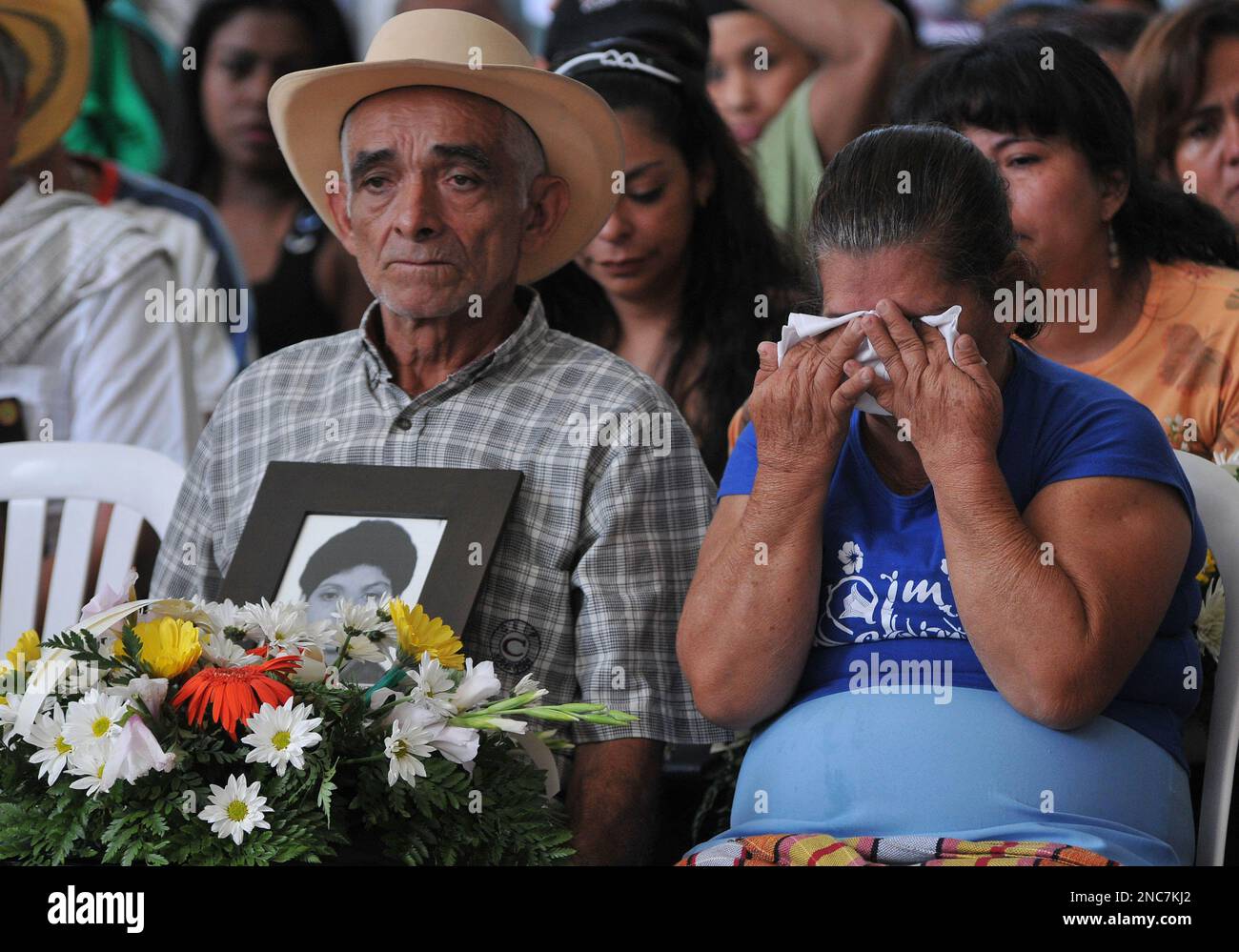 Leonel Vargas, left, and Rosa Benitez, parents of Claudia Vargas ...