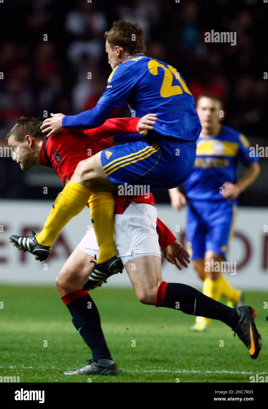 Paris Saint-Germain's Mathieu Bodmer, left, competes for the ball with ...