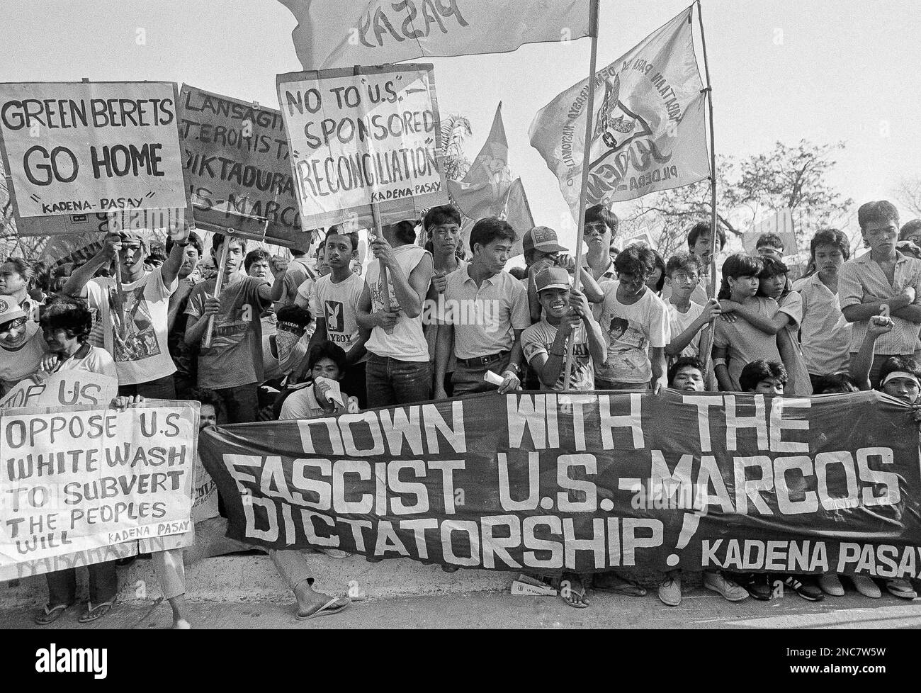 An estimated 3,000 students and workers demonstrate in Manila ...