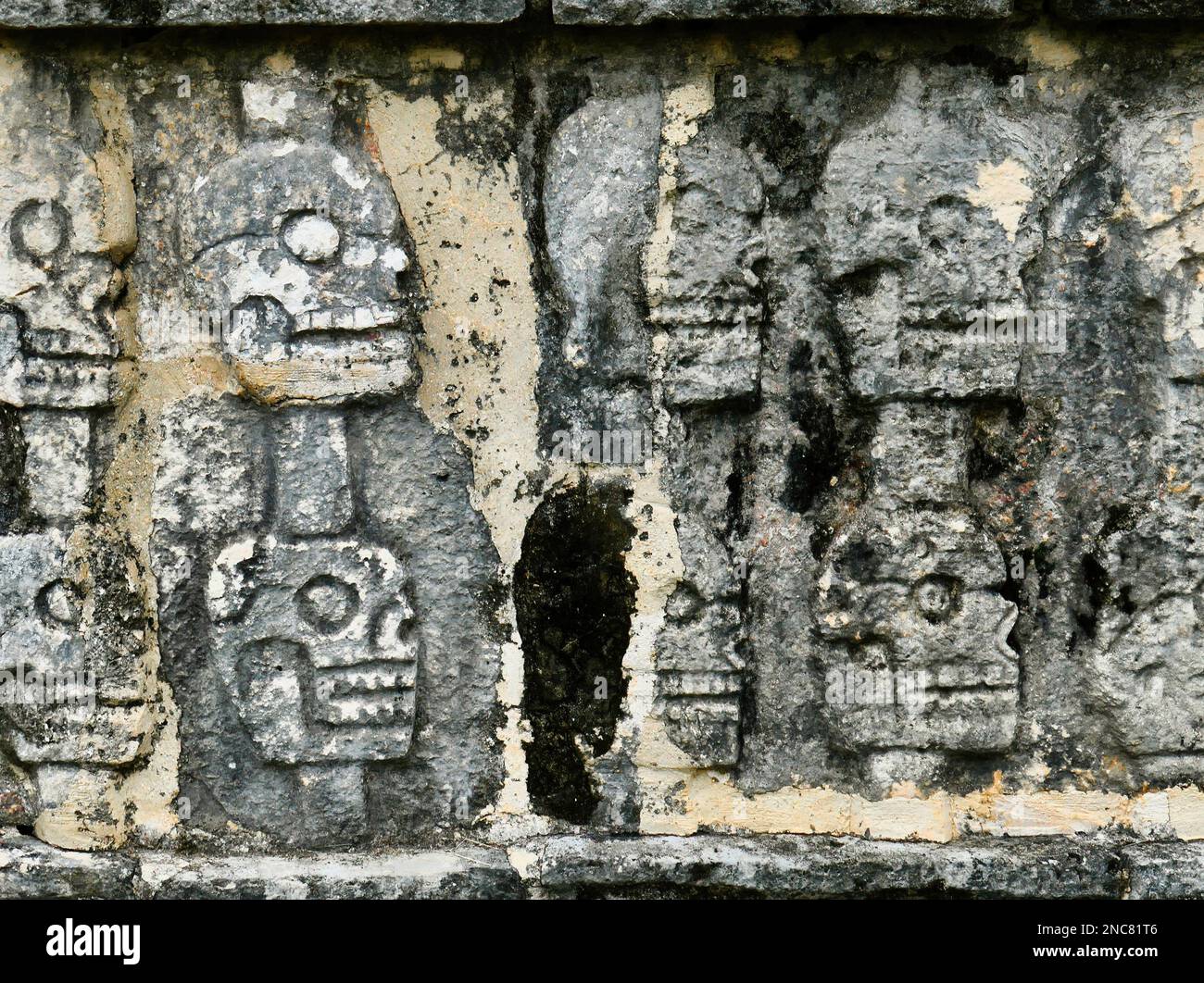 Mayan skull sculptures hi-res stock photography and images - Alamy