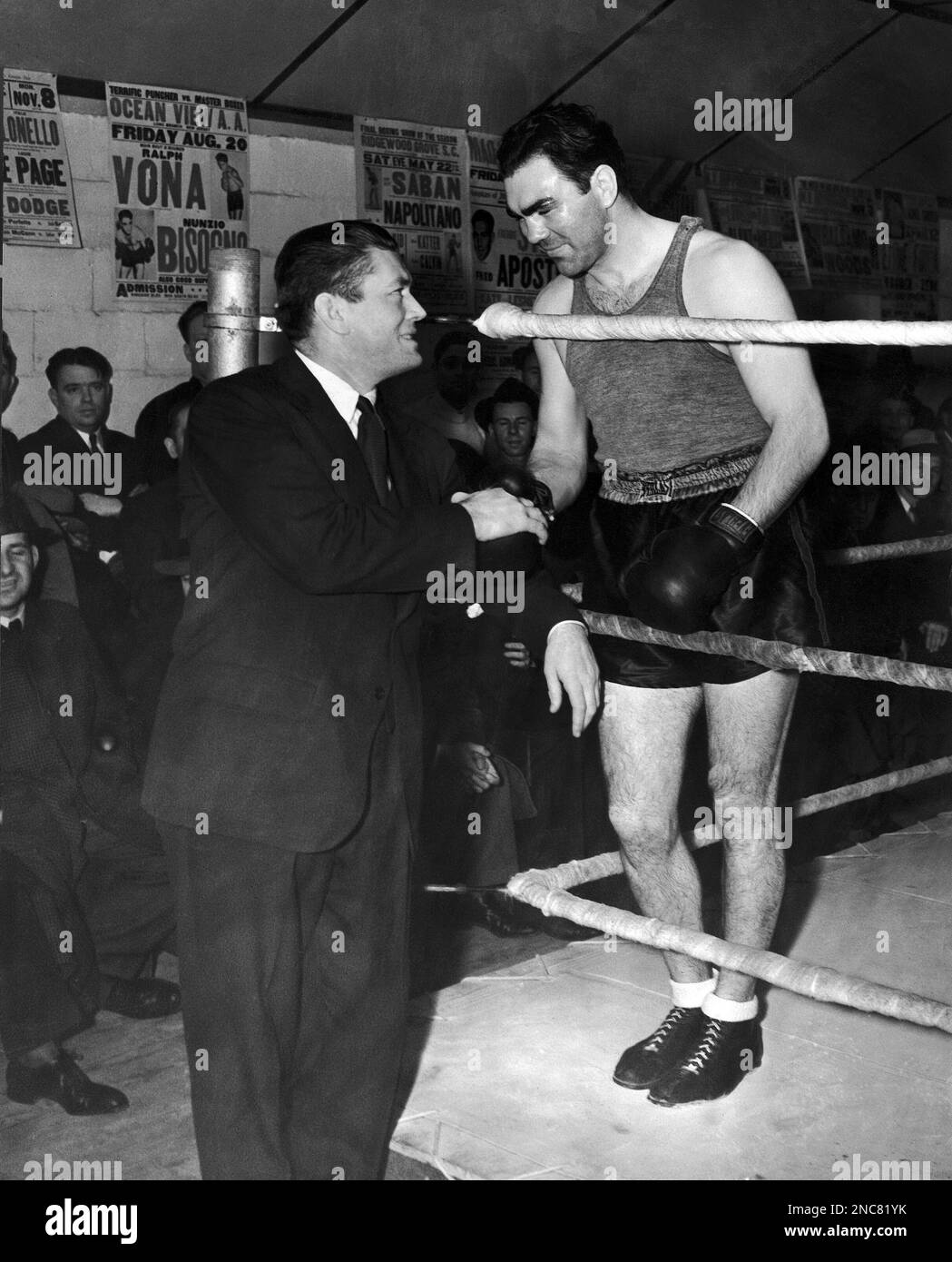 US former heavyweight boxing champion Gene Tunney, left, visits German ...