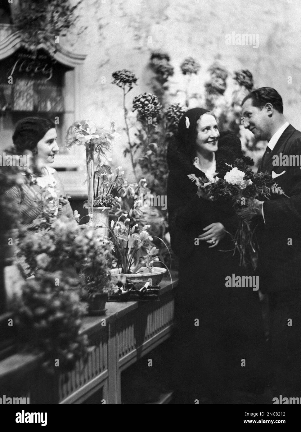 German film actress and producer of the silent era, Frieda Ulricke "Henny" Porten admires a ...