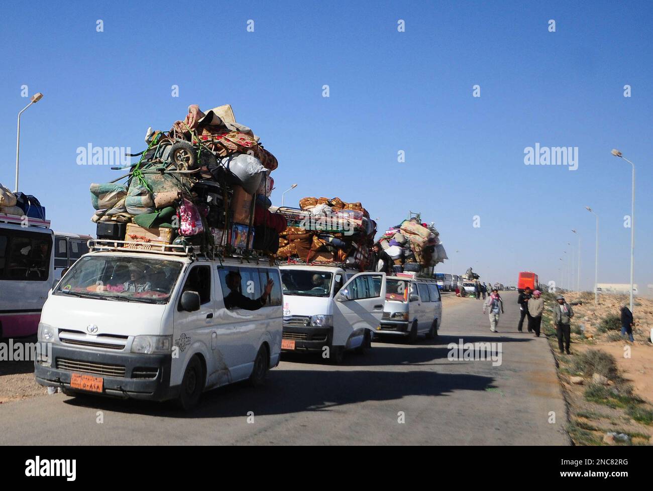 Egyptians, who have just crossed Salloum land port gate with Libya ...