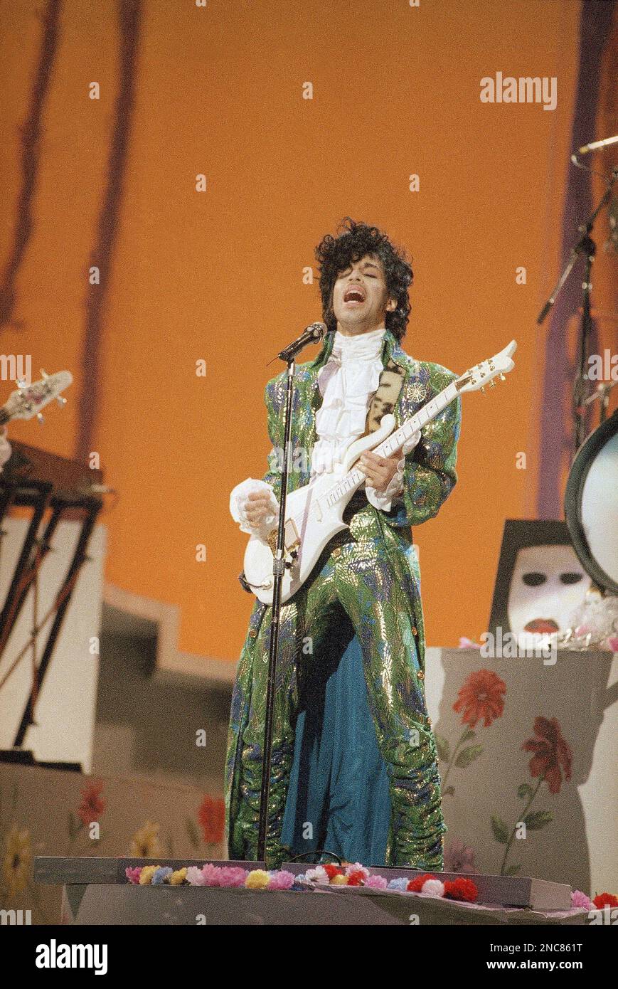 Singer Prince performs at the American Music Awards in Los Angeles, Jan ...