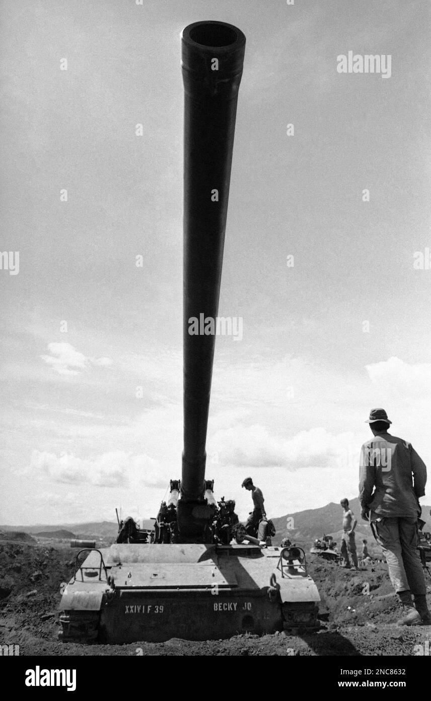 American soldiers set up a 175mm self-propelled gun at newly reopened ...