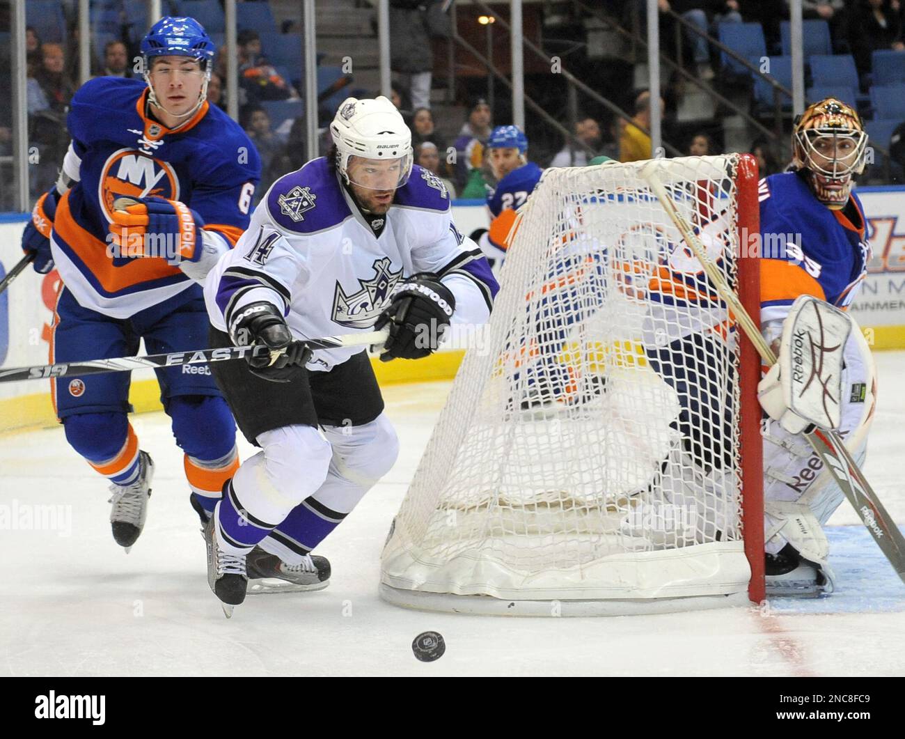 New York Islanders goalie Al Montoya (35) guards the goal as Los ...