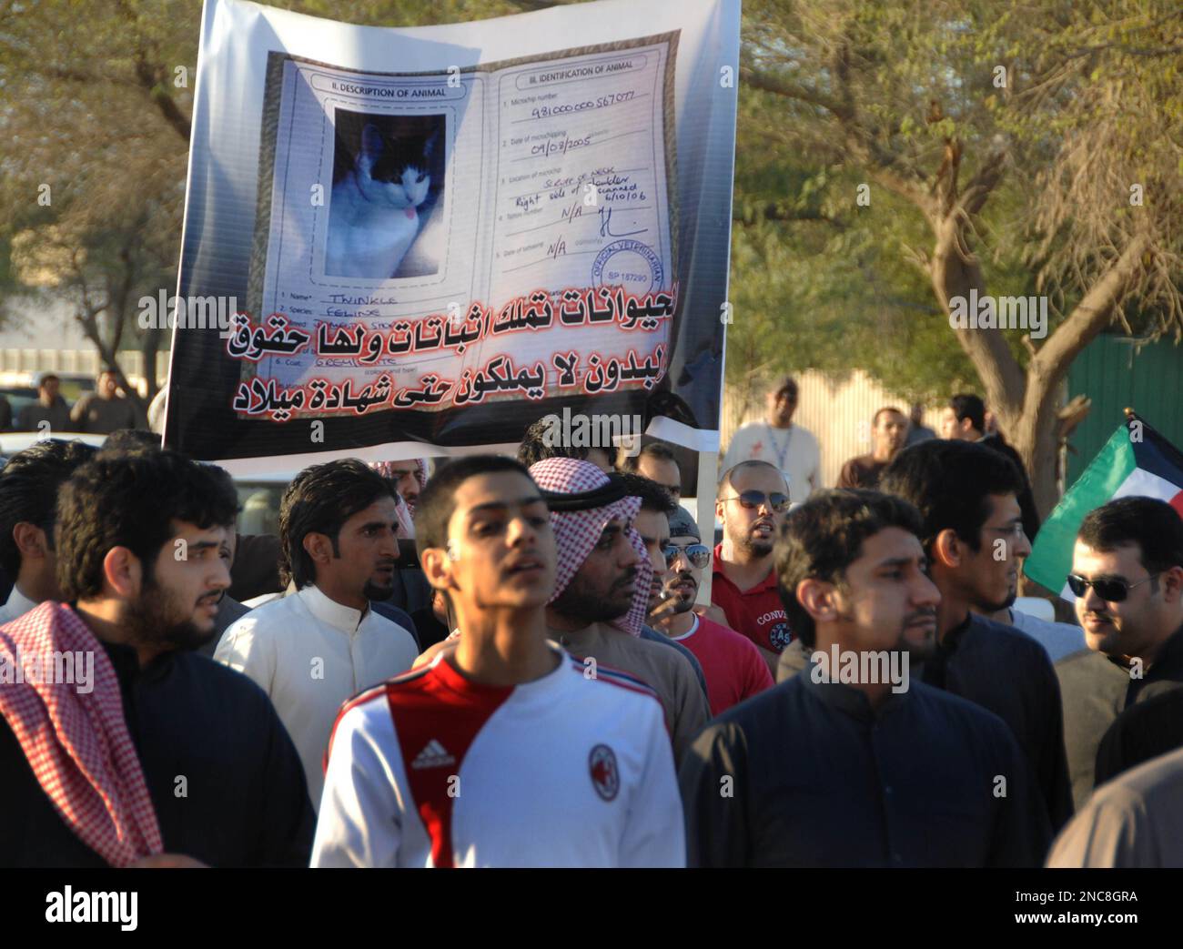 Hundreds of stateless residents of Kuwait demonstrate for their rights ...