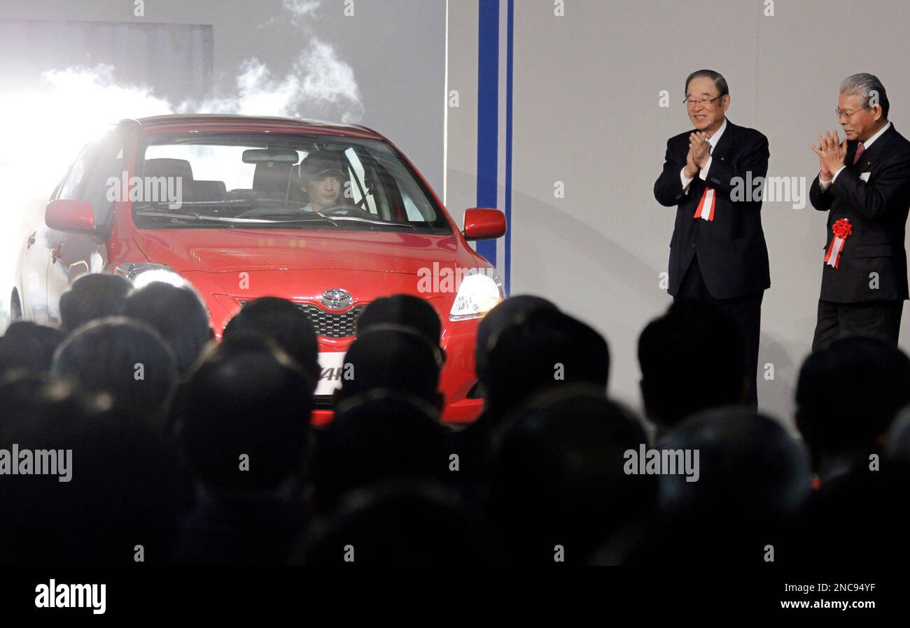 Toyota Motor Co. Chairman Fujio Cho, second from right, and Toyota ...