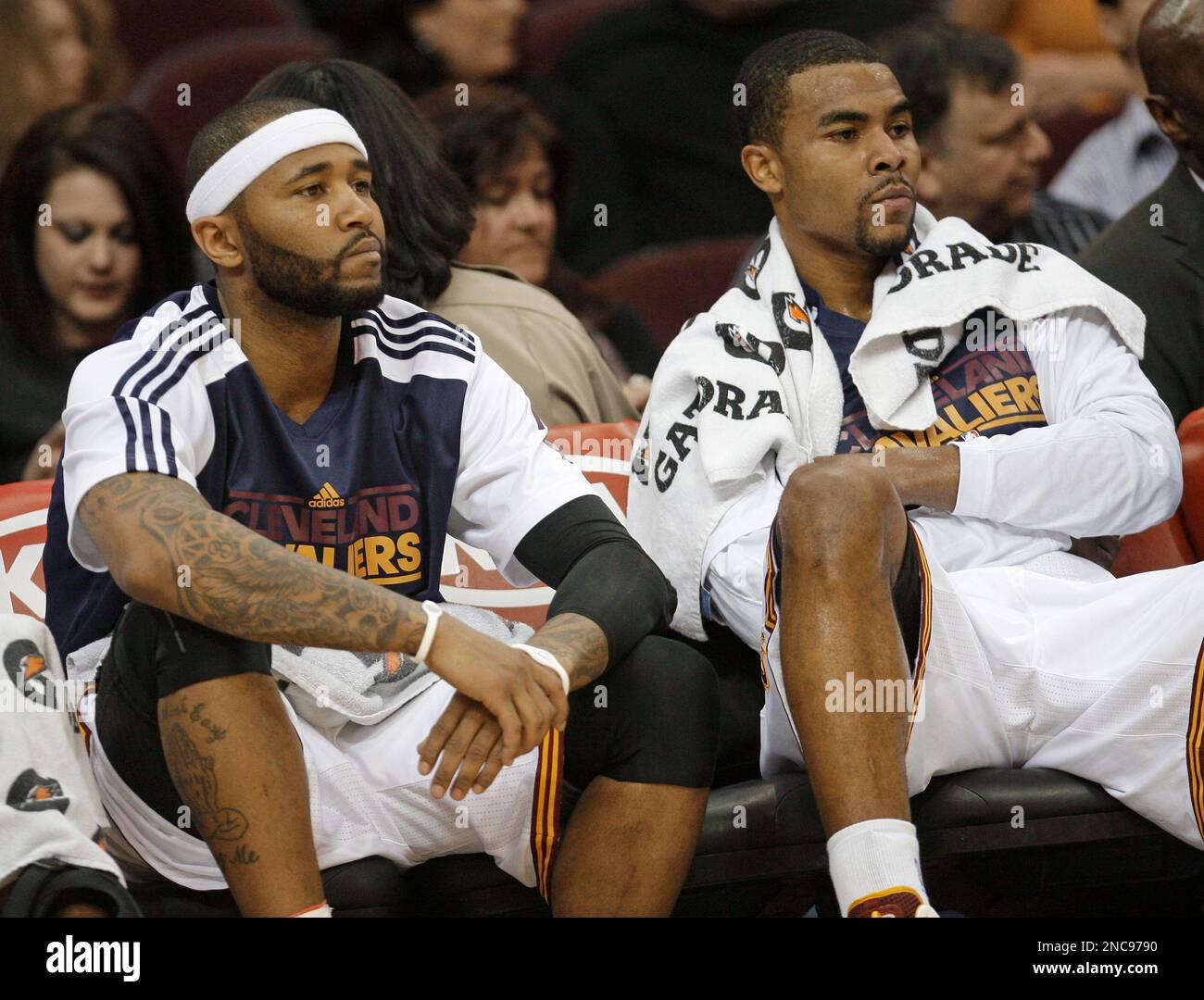 Cleveland Cavaliers' Mo Williams, left, and Ramon Sessions sit on the ...