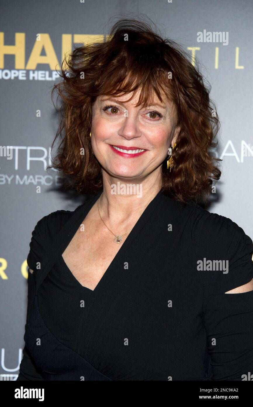 Susan Sarandon arrives at the Help Haiti benefit honoring Sean Penn ...