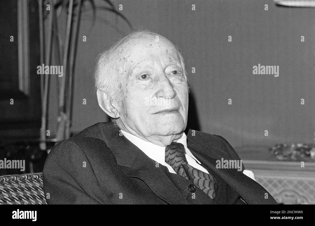 Adolph Zukor, filmmaking pioneer who gave America its first feature ...