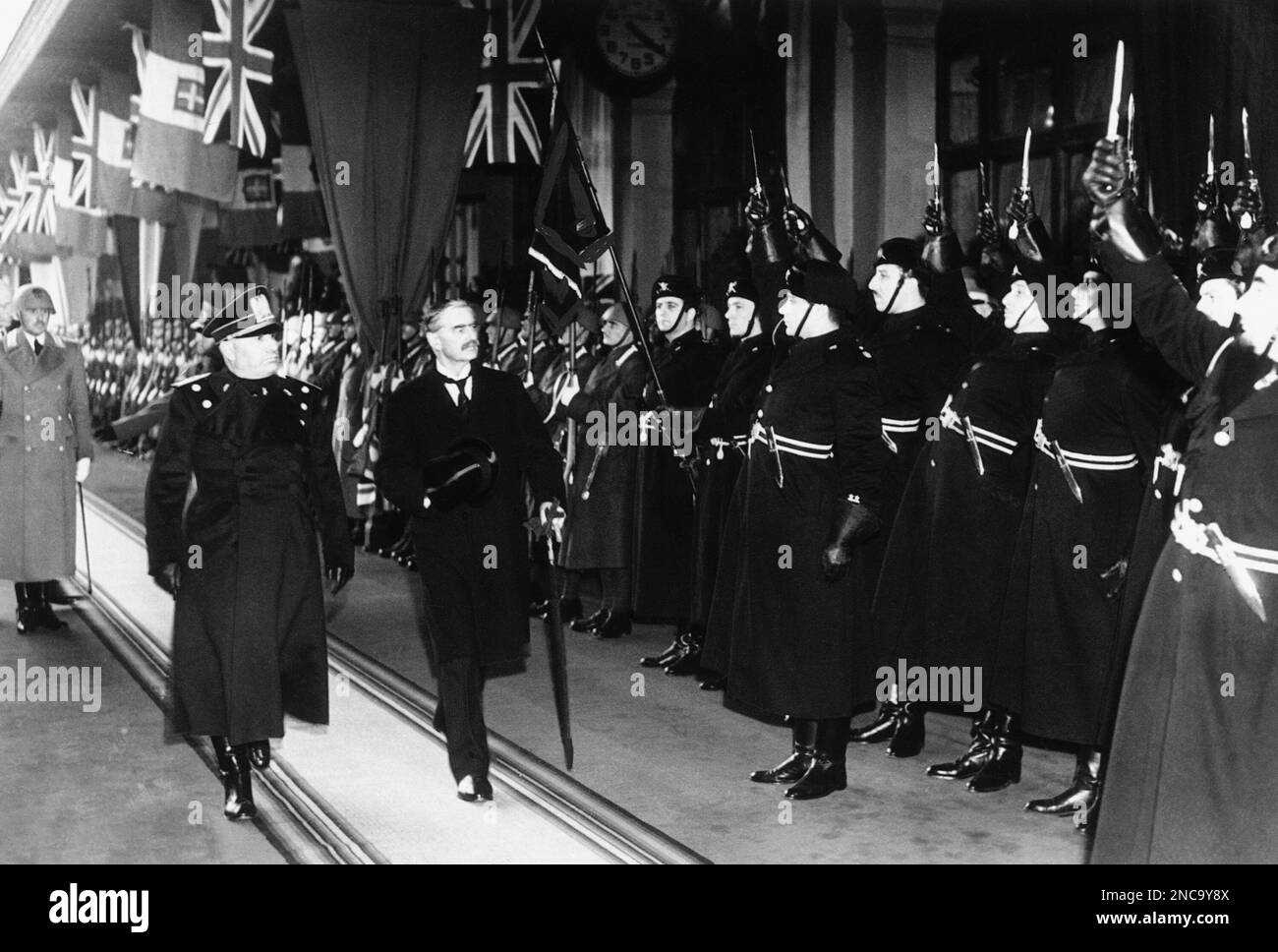 Members of Mussolini’s Blackshirts unsheath their daggers to ...