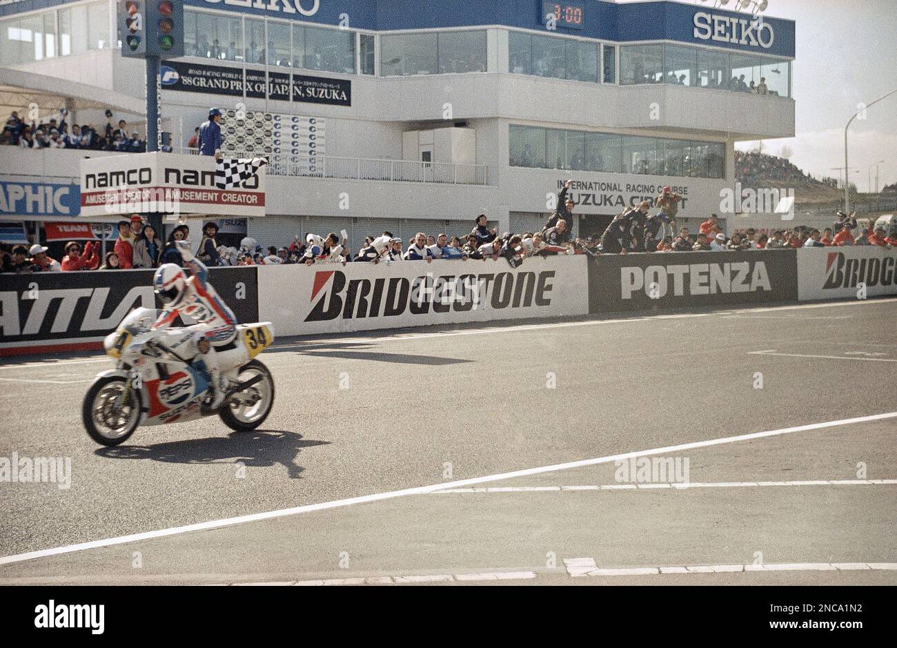 American Kevin Schwantz, on a Honda NSR 500, takes the checkered flag ...