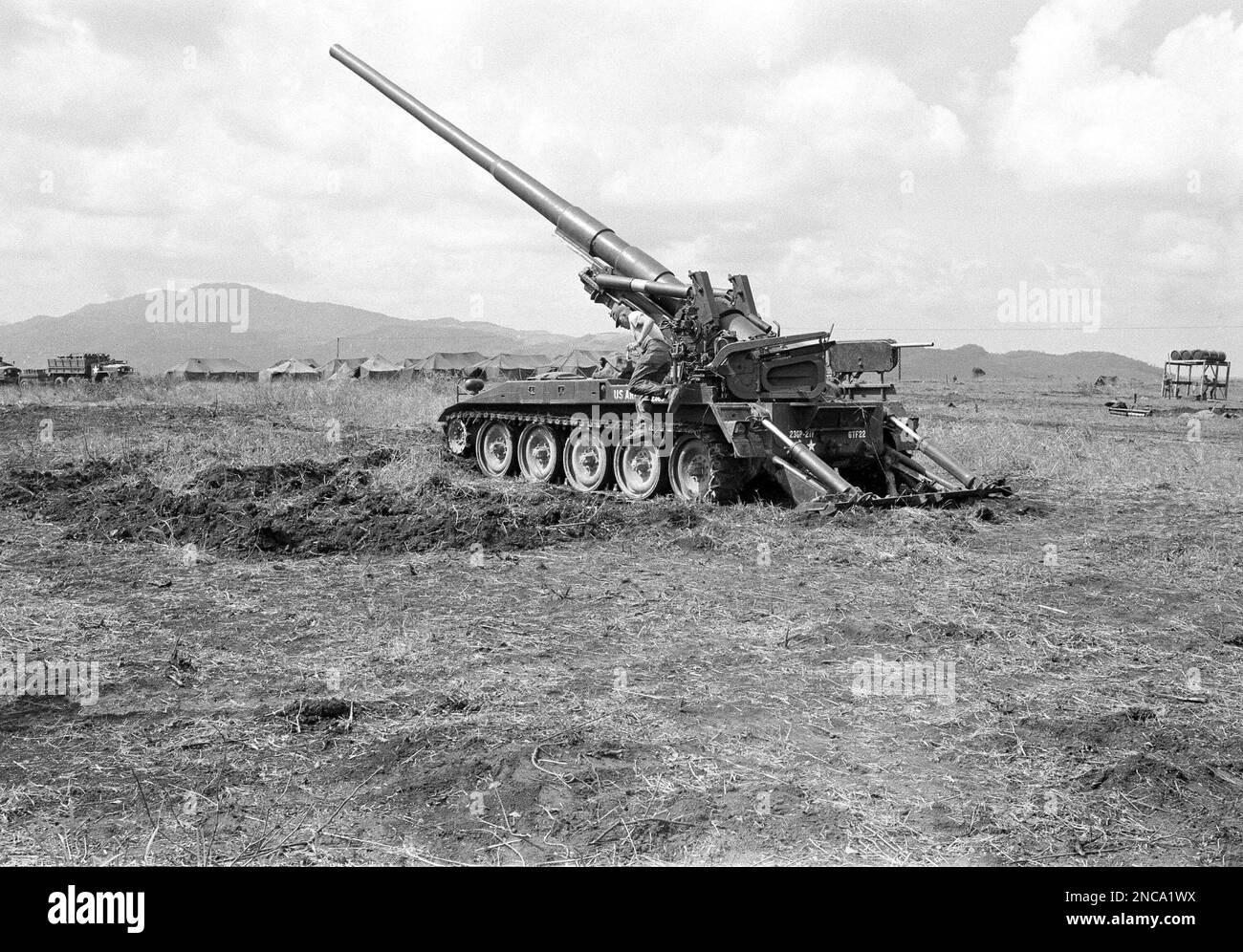 The heaviest U.S. artillery piece supporting U.S. troops in the DMZ ...