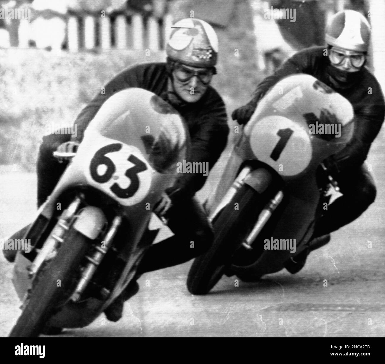 World champion Italian Giacomo Agostini follows British ace Mike ...