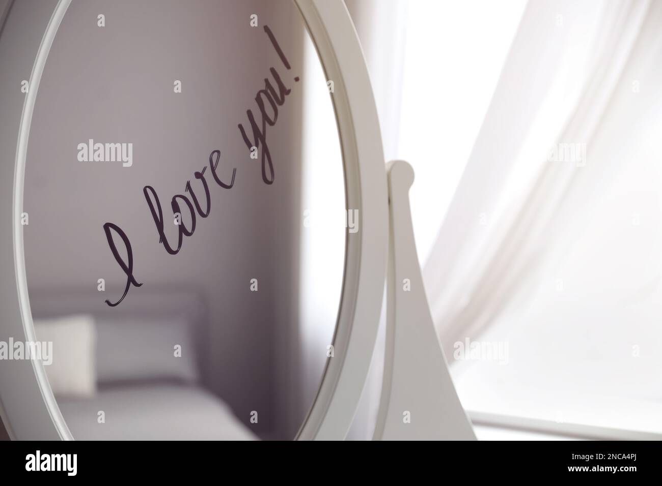 Words mirror hi-res stock photography and images - Alamy