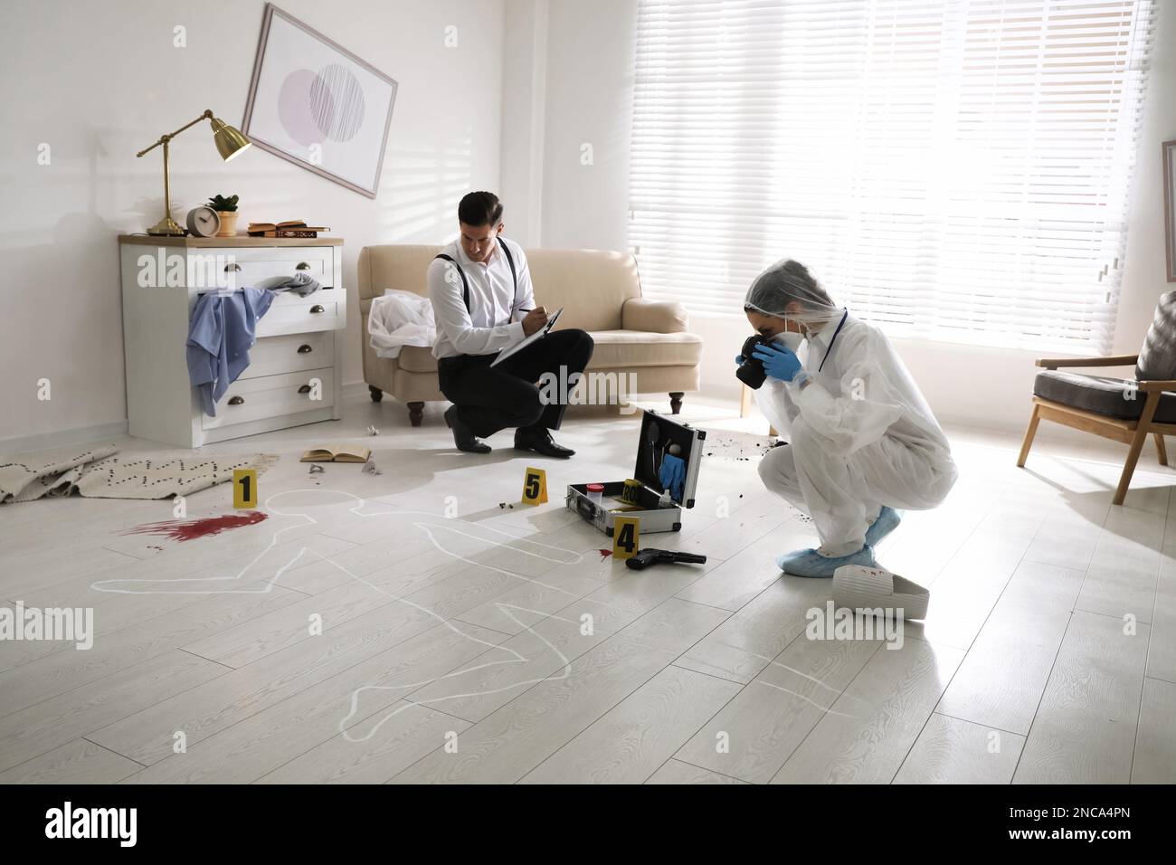 Forensic investigators working hi-res stock photography and images - Alamy