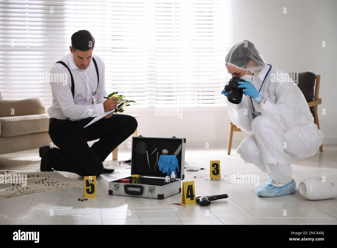 Forensic investigators working hi-res stock photography and images - Alamy