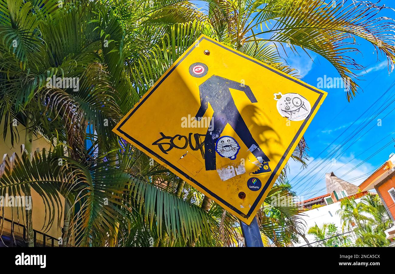 Mexico city crosswalk pedestrians hi-res stock photography and images ...