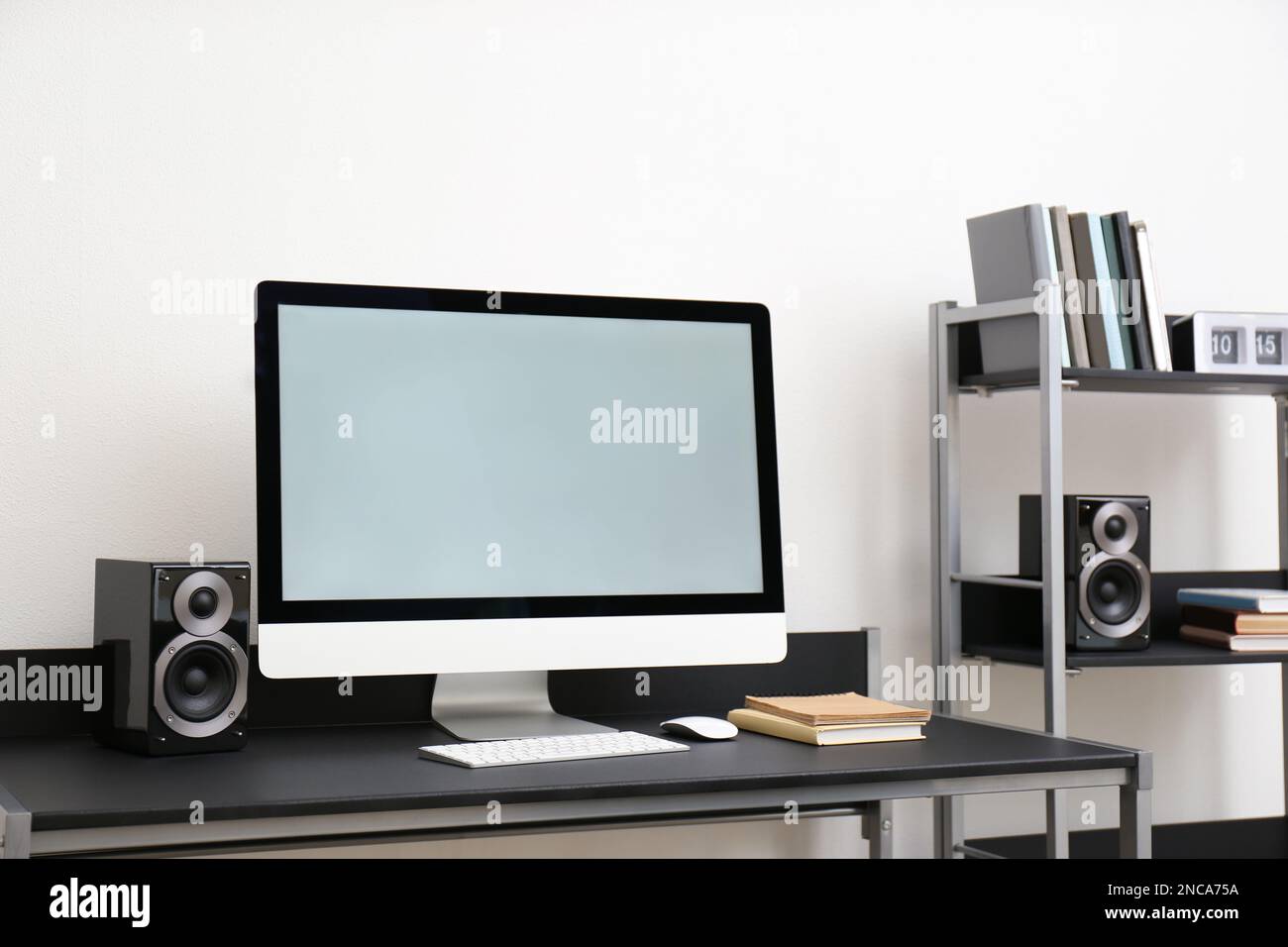 Speakers table hi-res stock photography and images - Alamy