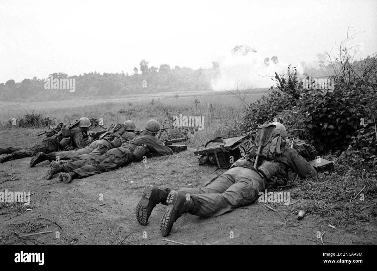 Marines of the 5th marine division’s 1st battalion engage North ...