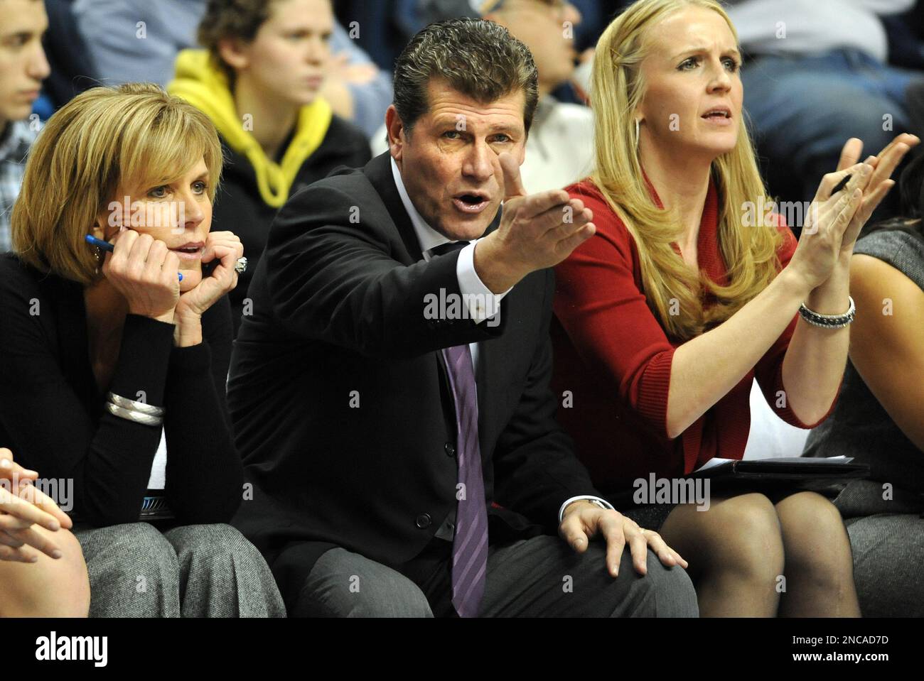 Connecticut head coach Geno Auriemma, center, gestures while assistant ...