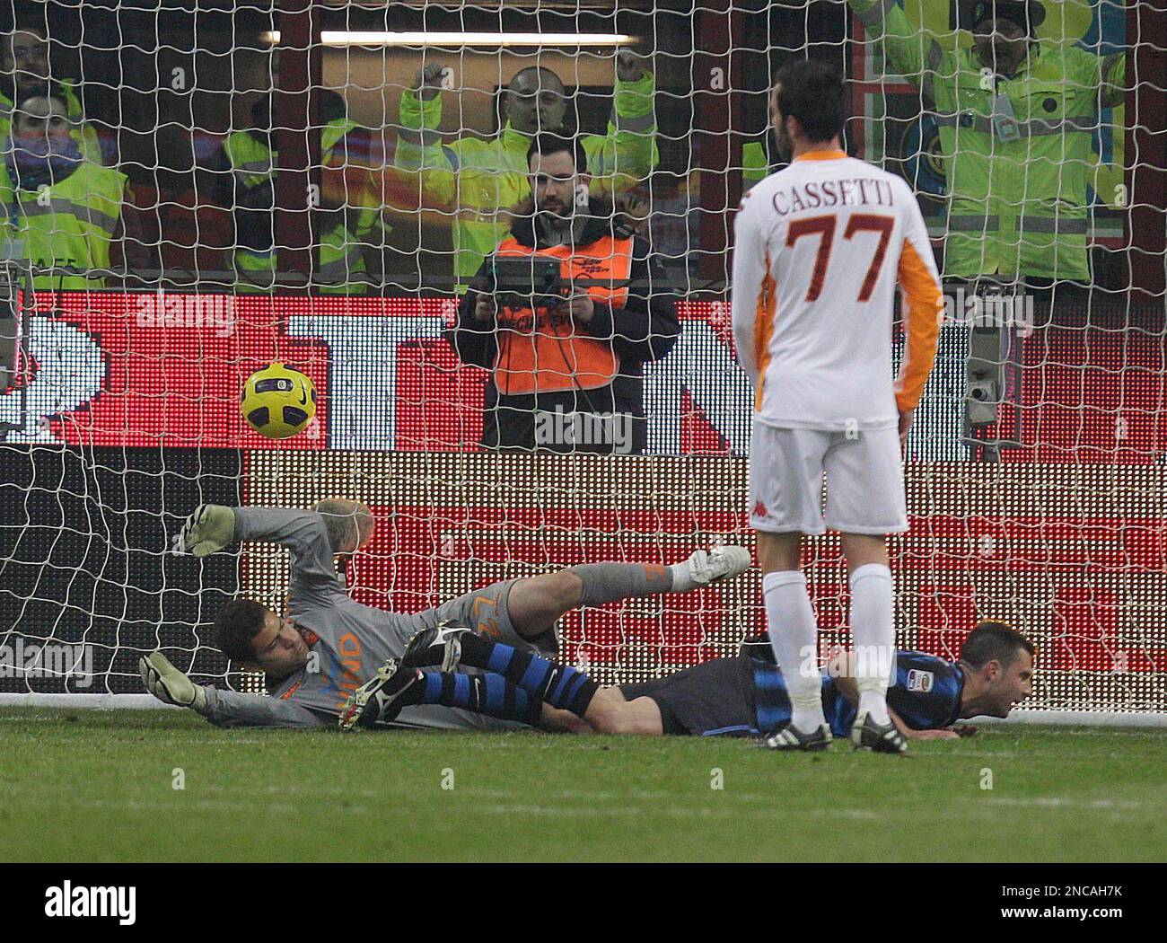 Inter Milan Brazilian midfielder Thiago Motta, bottom right, scores a ...