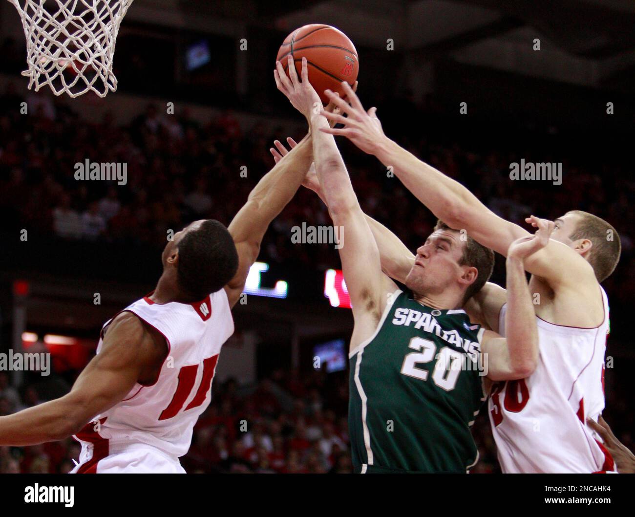 Wisconsin's Jordan Taylor (11) and Jon Leuer, right, battle Michigan ...