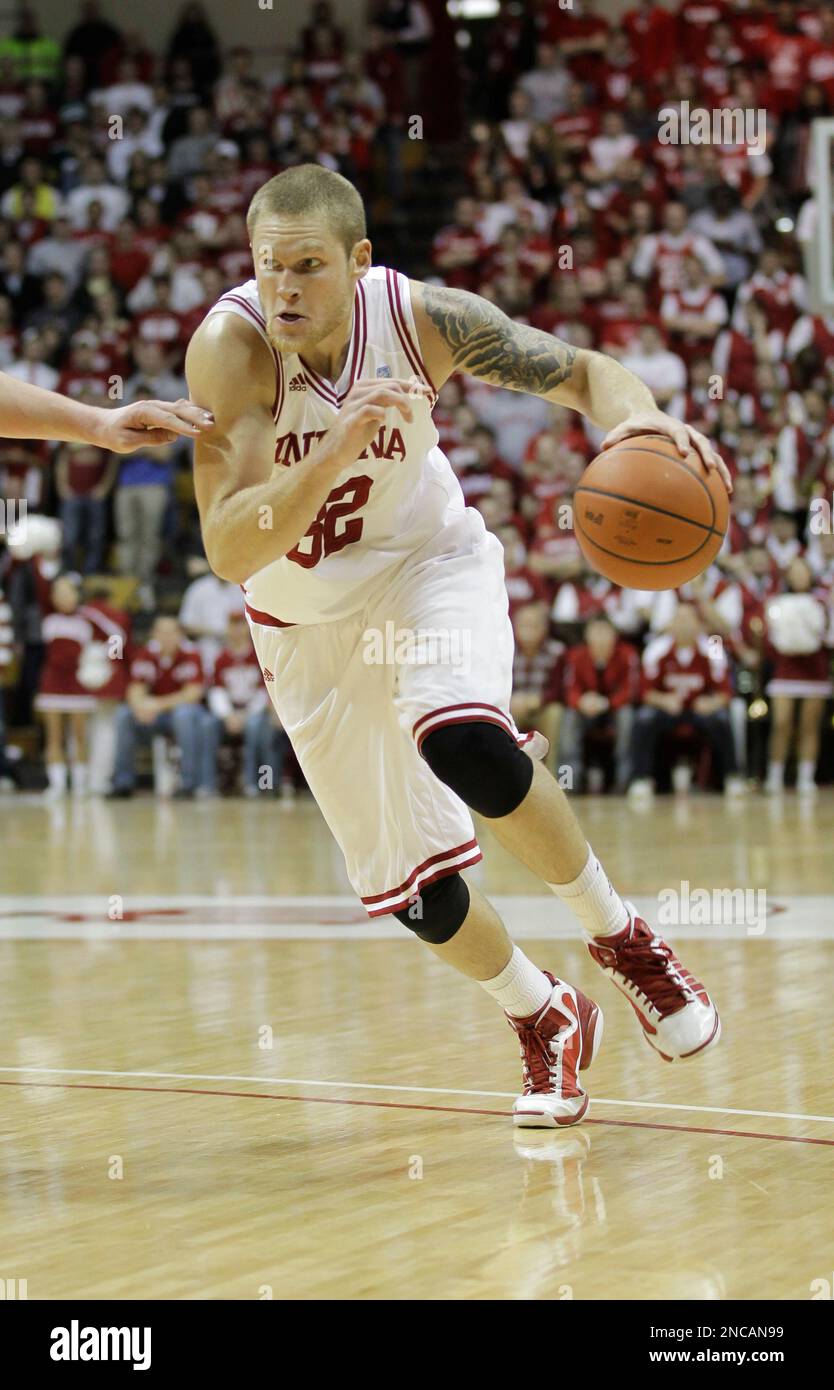 Indiana forward Derek Elston (32) duringan NCAA college basketball game ...