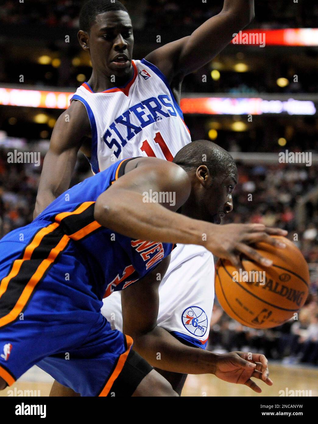 New York Knicks' Raymond Felton (2) drives past Philadelphia 76ers ...