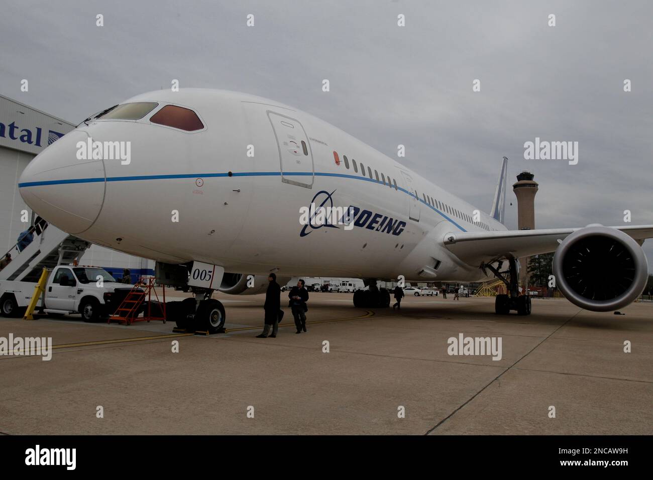 Boeings' new 787 Dreamliner sits on a tarmac at a Continental Airlines ...