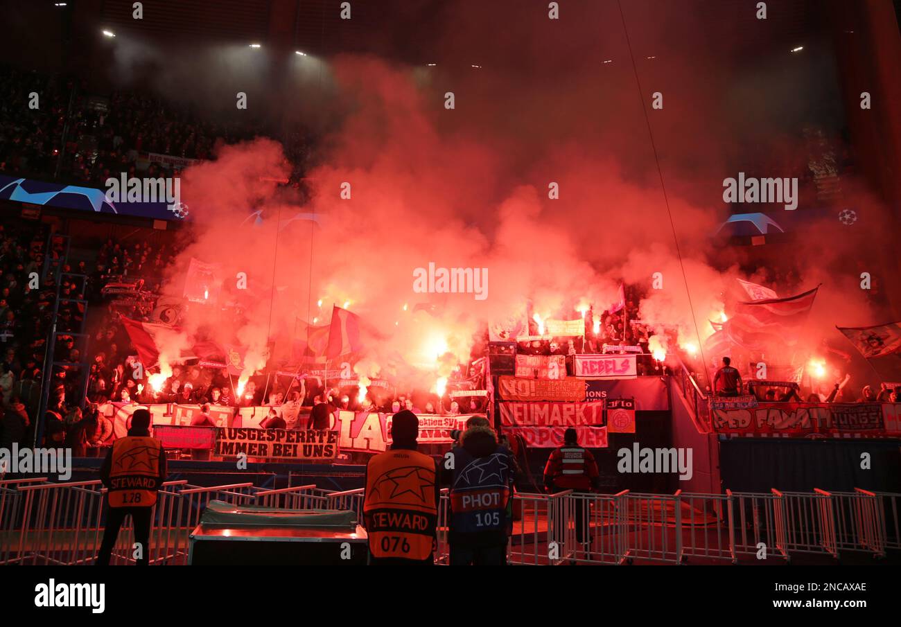FC Bayern Fans pyro FC Paris Saint-Germain vs FC Bayern MŸnchen Uefa ...