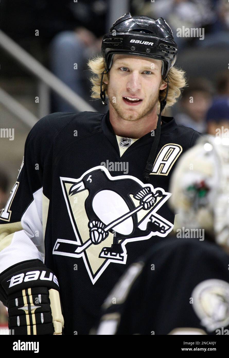 Pittsburgh Penguins' Jordan Staal warms up before an NHL hockey game ...