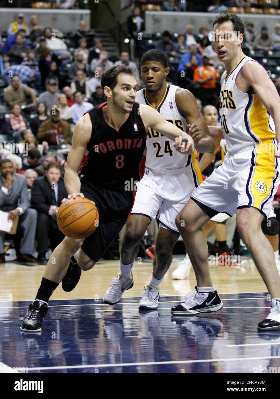 Toronto Raptors guard Jose Calderon, of Spain, left, drives under ...