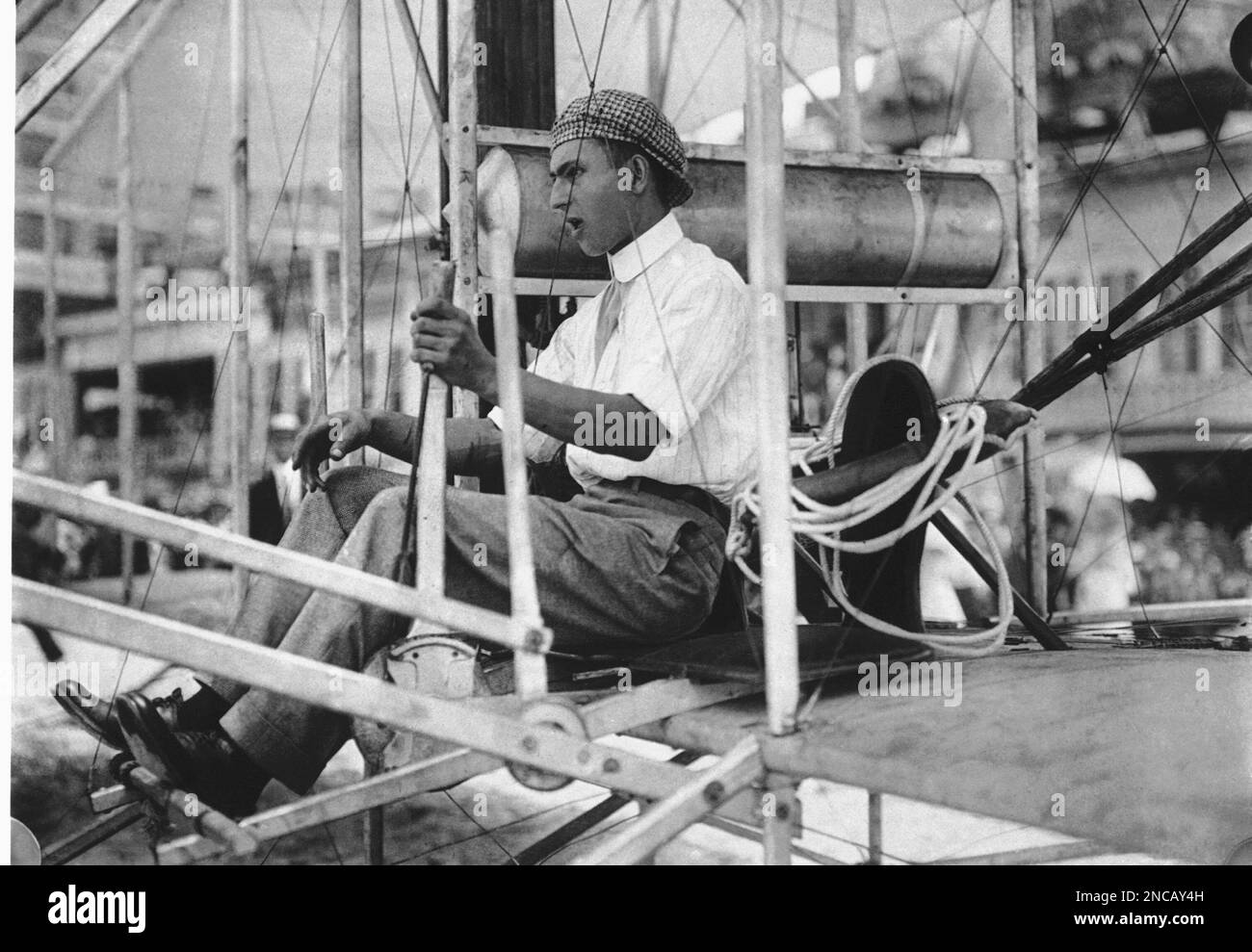 Aviator Walter Richard Brookins, the first pilot trained by the Wright ...