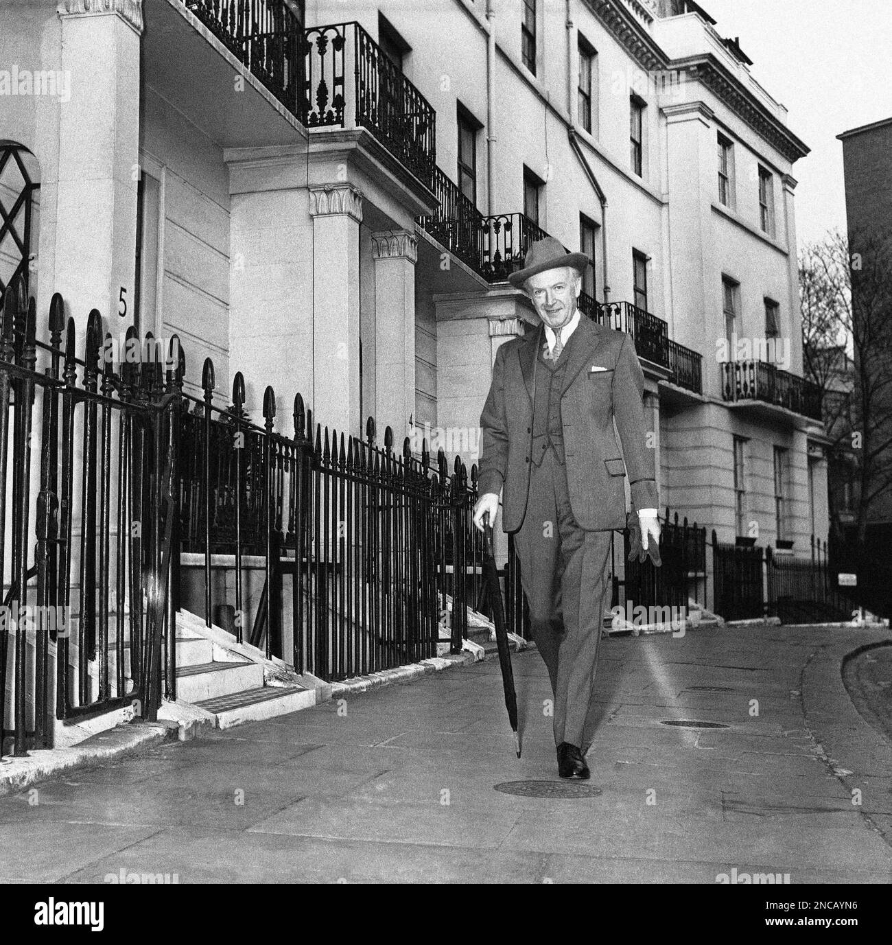 Mr. Cecil Beaton, the English court photographer whose charming ...