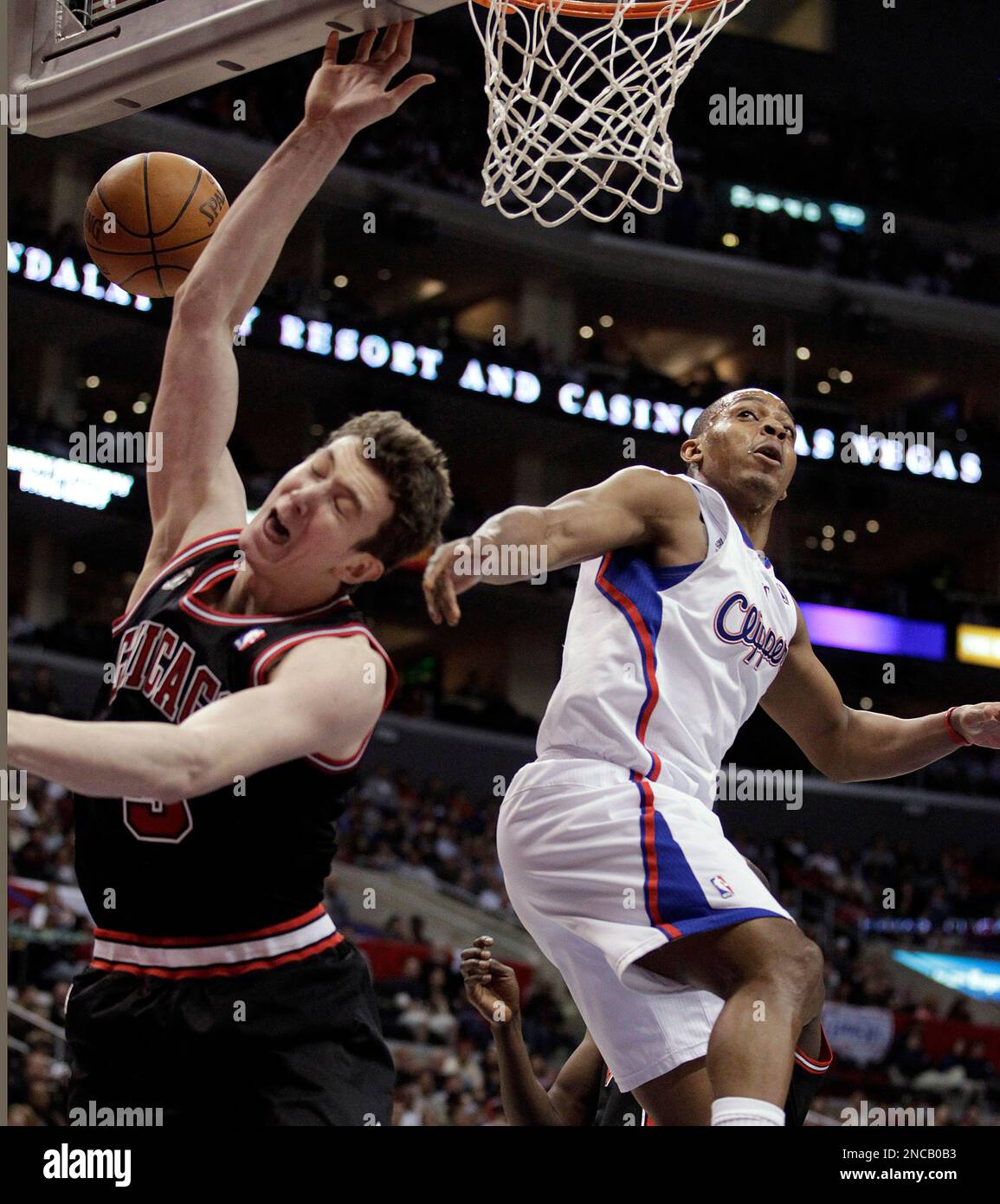 Los Angeles Clippers guard Randy Foye, right, fouls Chicago Bulls ...