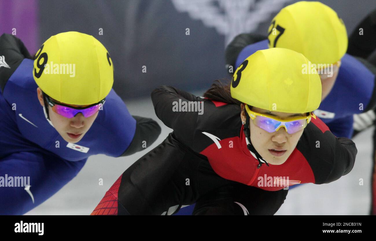 Korea's Cho Ha Ri. left, and China's Liu Qiu Hong compete during the ...