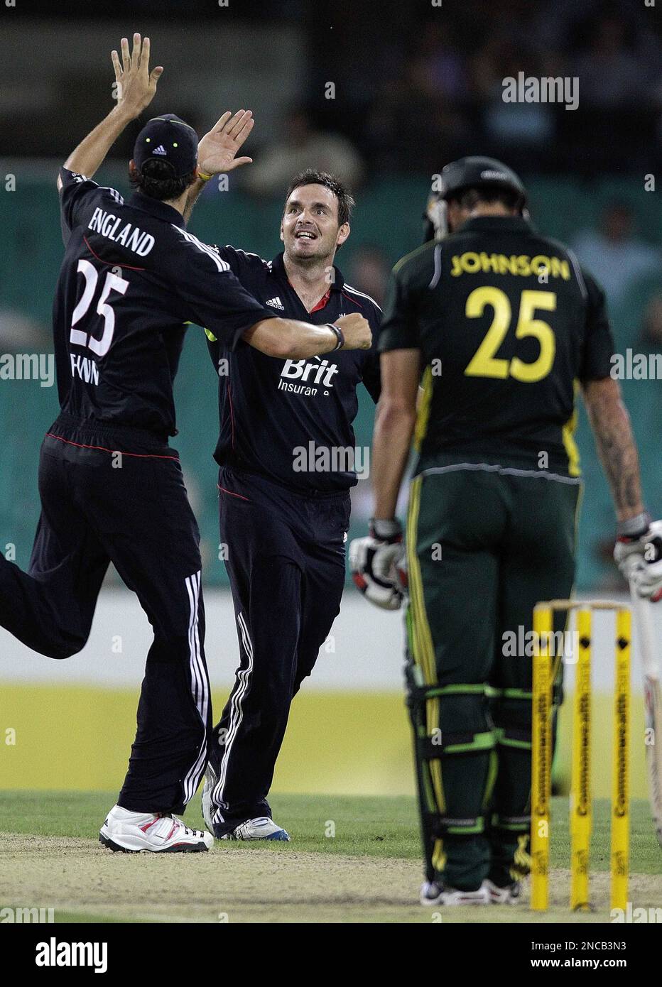 England's Michael Yardy celebrates with Steven Finn after running out ...