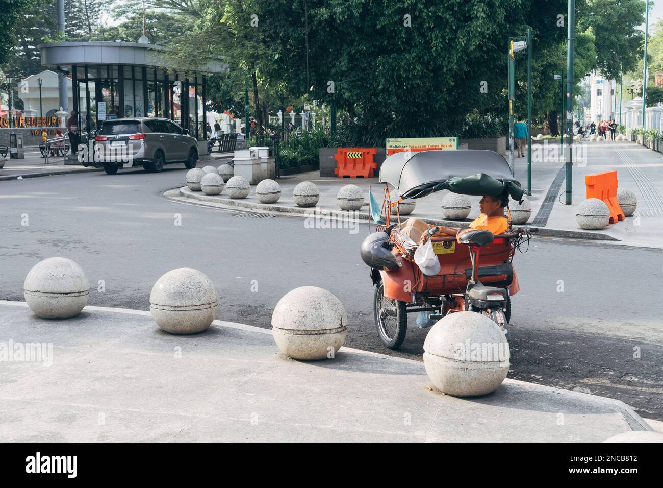 Pedicab passenger hi-res stock photography and images - Alamy