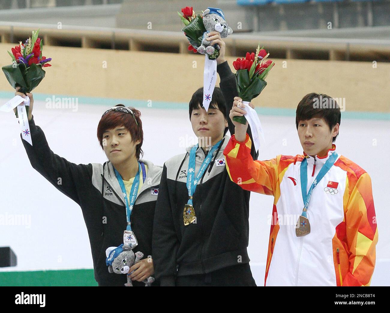 South Korea's Noh Jin-Kyu, center, Um Cheon-Ho, left, and China's Liu ...