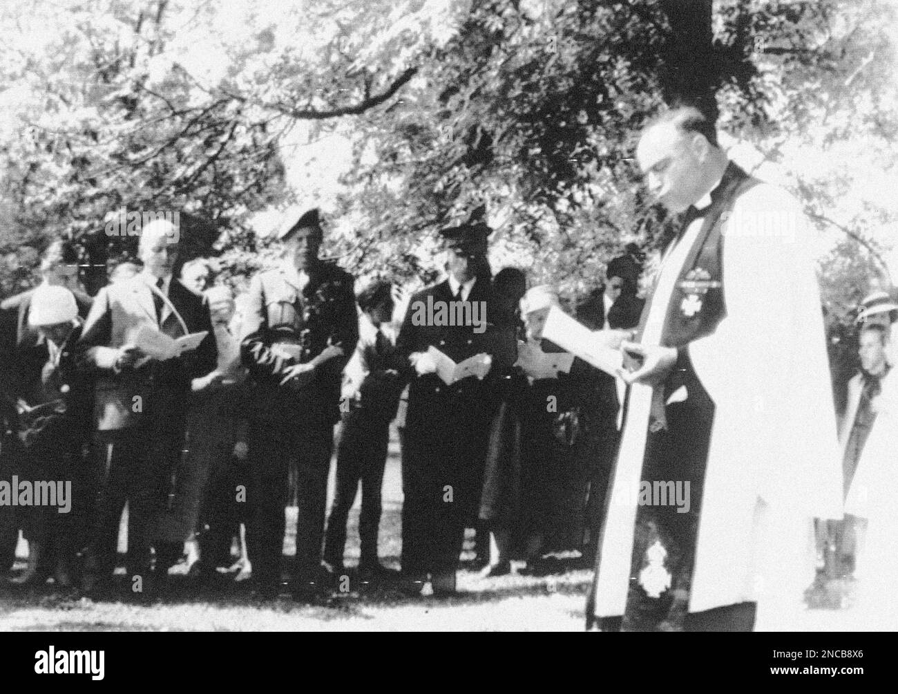 Rev. Pearson (given name unknown) leads prayers during d-day memorial ...